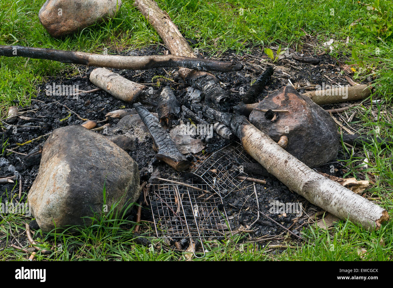 Broken grill hi-res stock photography and images - Alamy