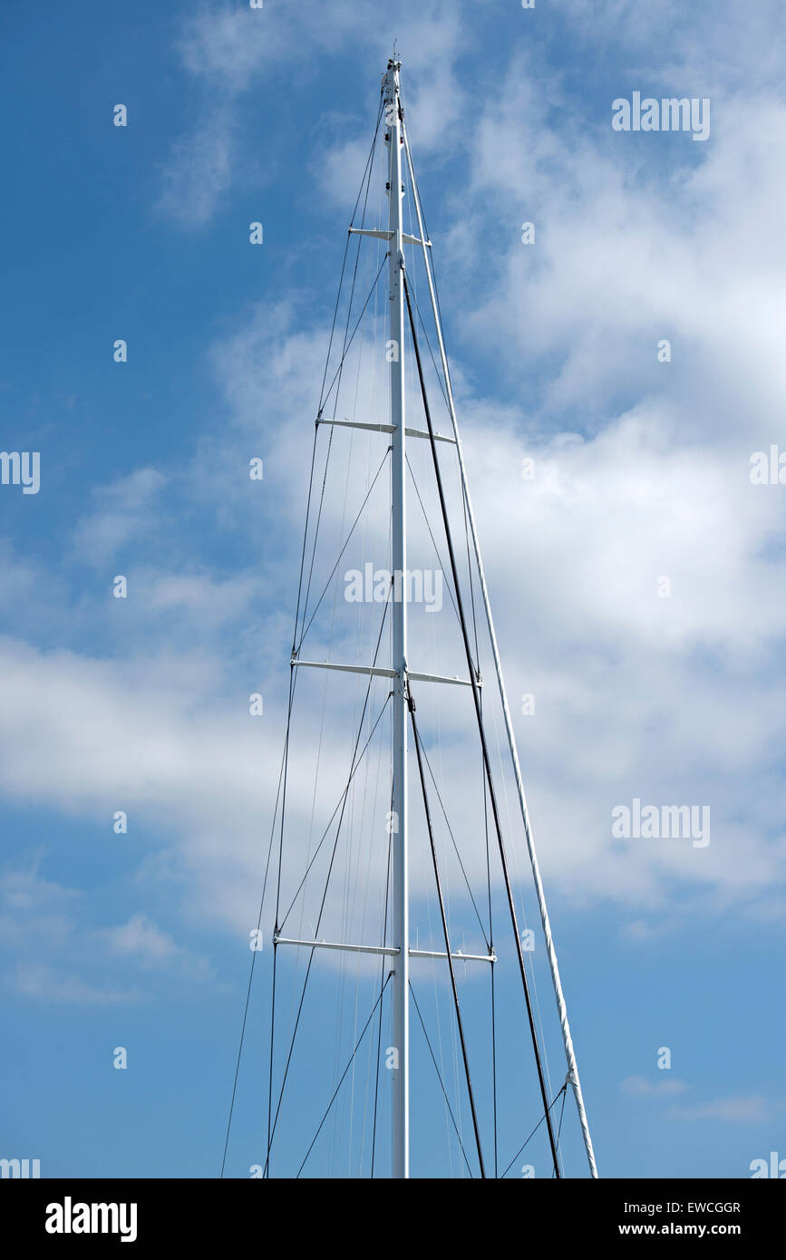 Mast rigging hi-res stock photography and images - Alamy