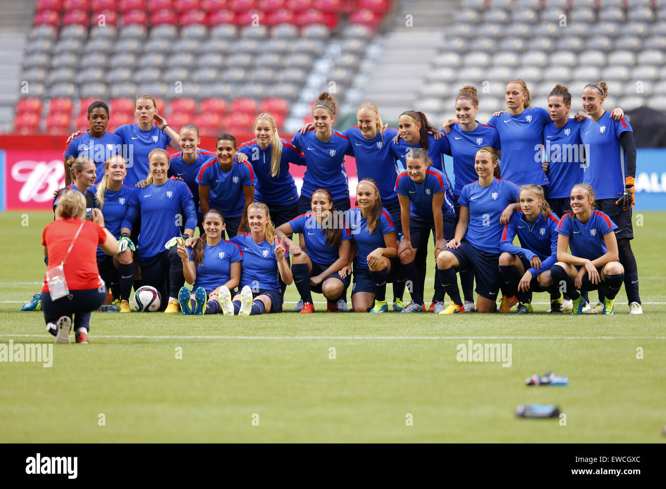 Training session of the netherlands womens national football team hi ...