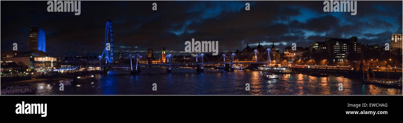 Panoramic view of the London Eye and the Houses of Parliament at night ...