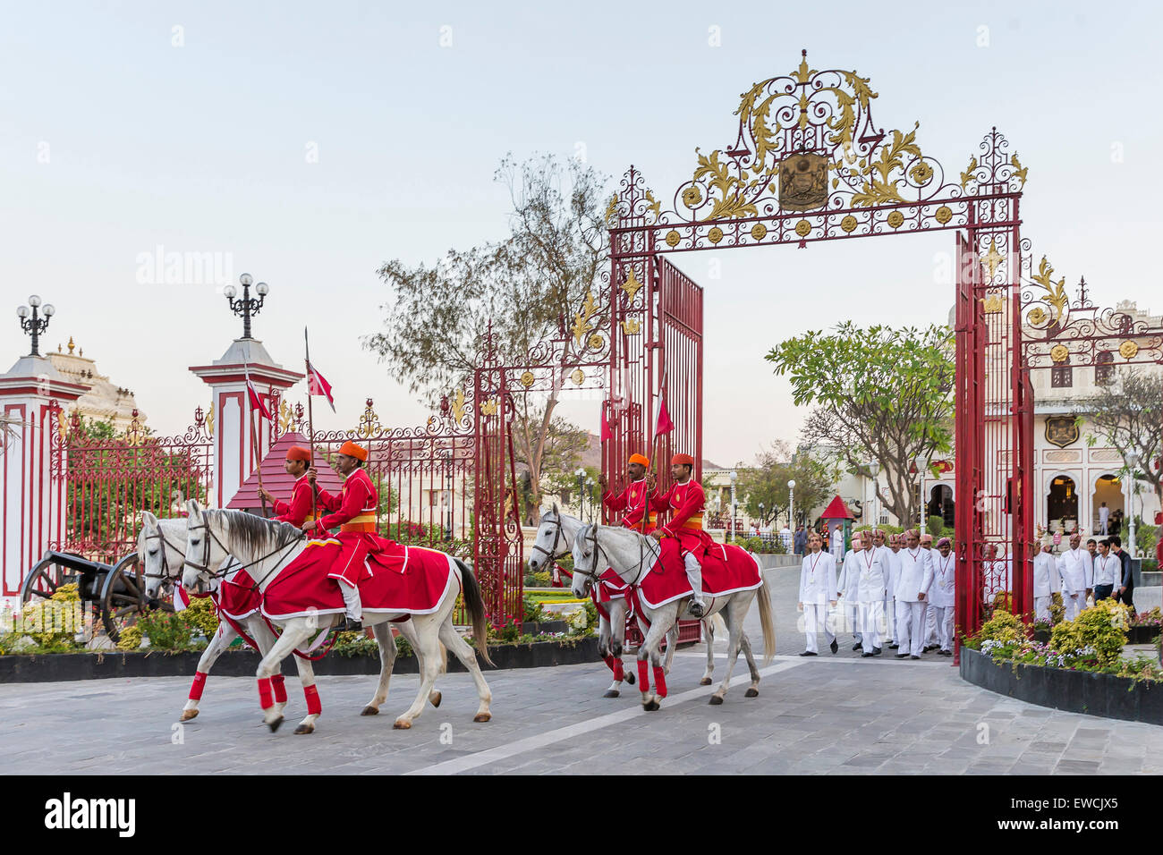 Royal procession hi-res stock photography and images - Alamy