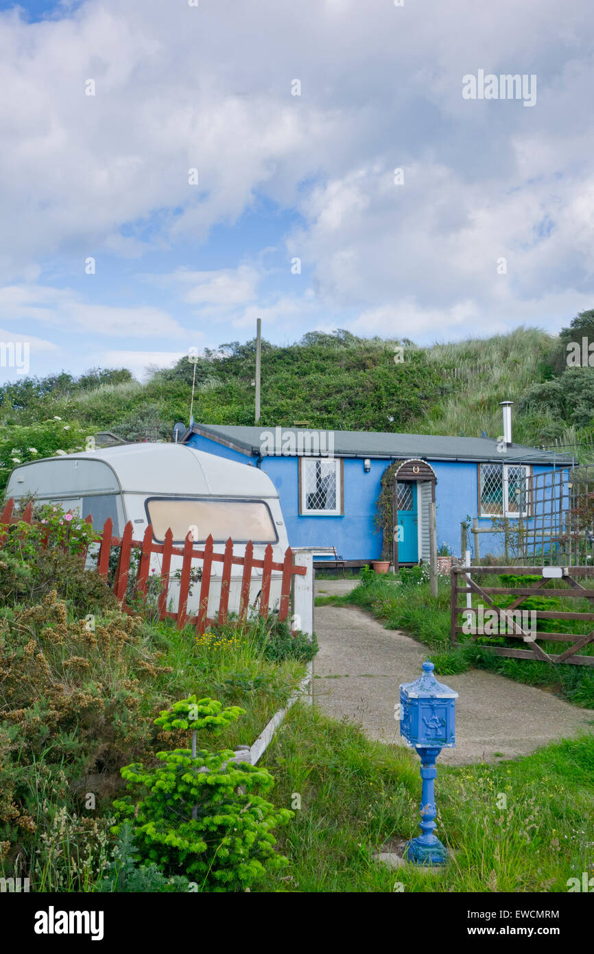 Chalet on the beach hi-res stock photography and images - Alamy