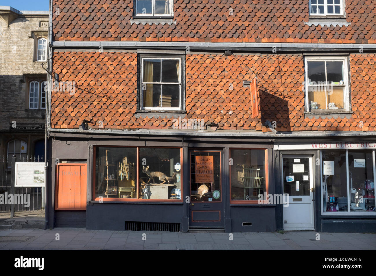 Vintage junk shop hi-res stock photography and images - Alamy