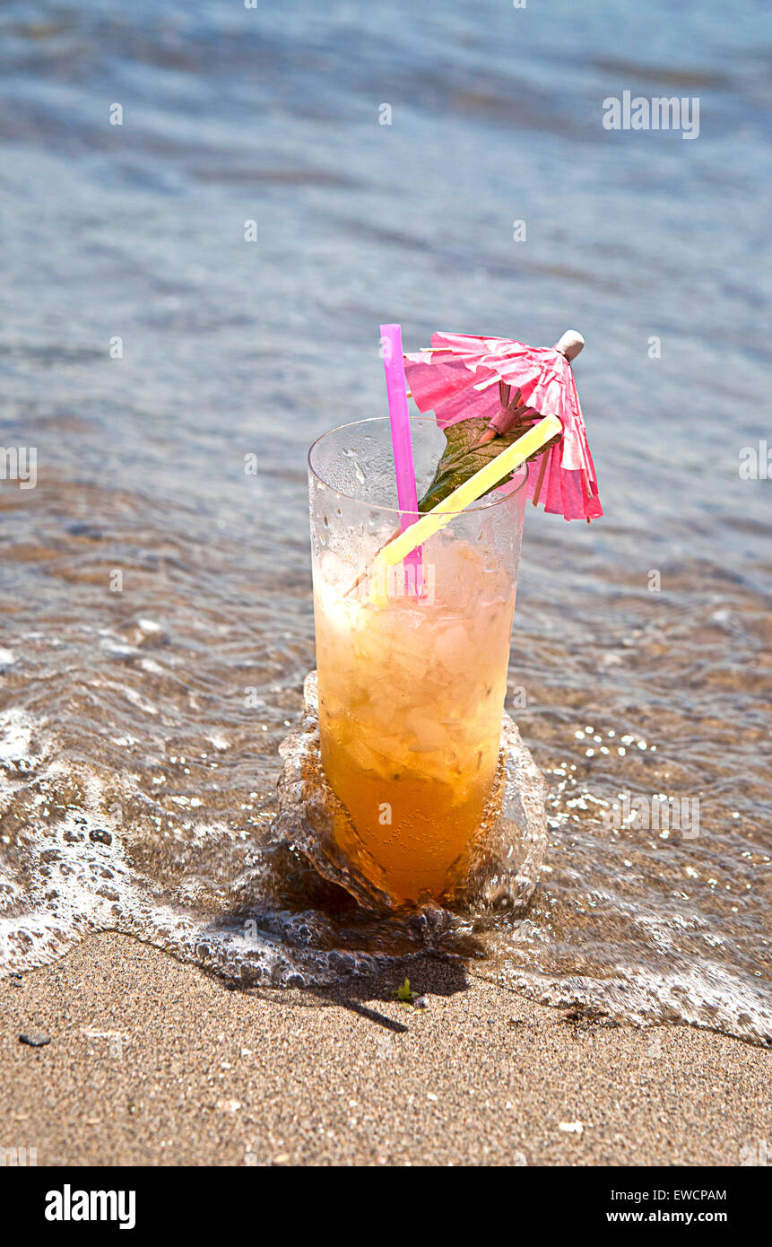 Cocktail on the beach Stock Photo - Alamy