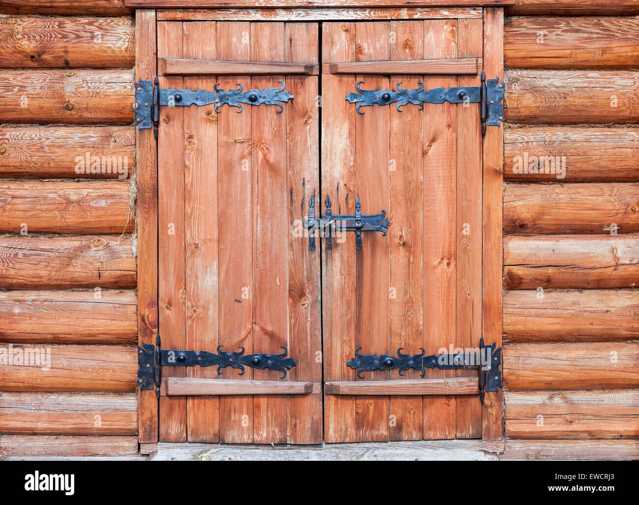 Traditional russian wooden gate Stock Photo - Alamy