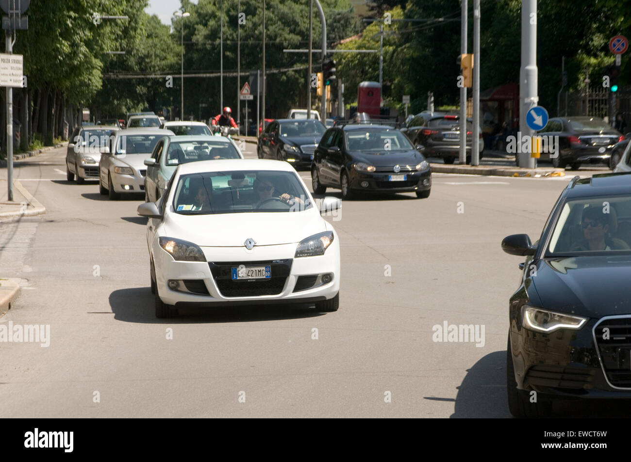 italy italian road roads busy fast car cars in junction street street ...