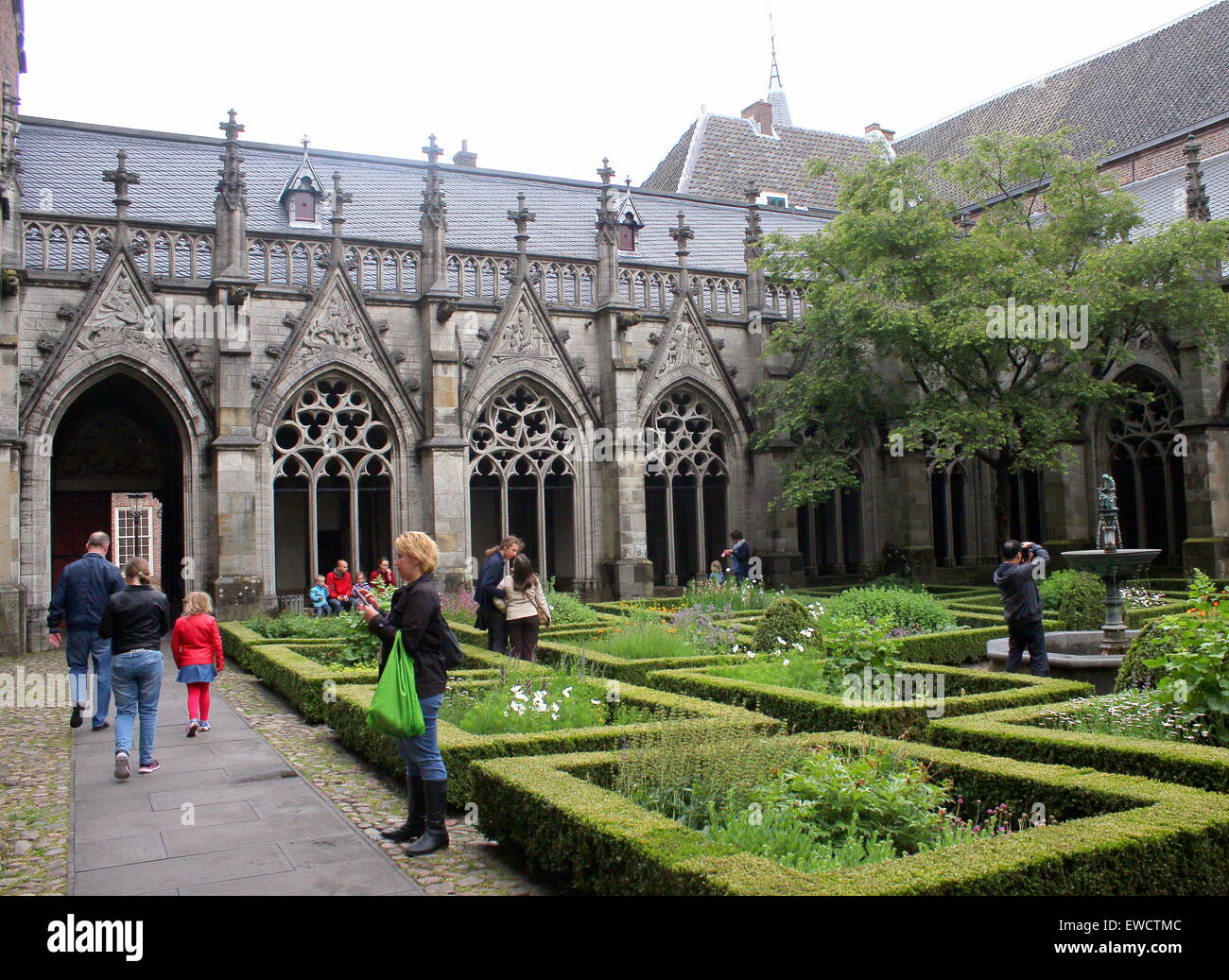 Botanical gardens and inner courtyard (Pandhof) of the Gothic Dom ...