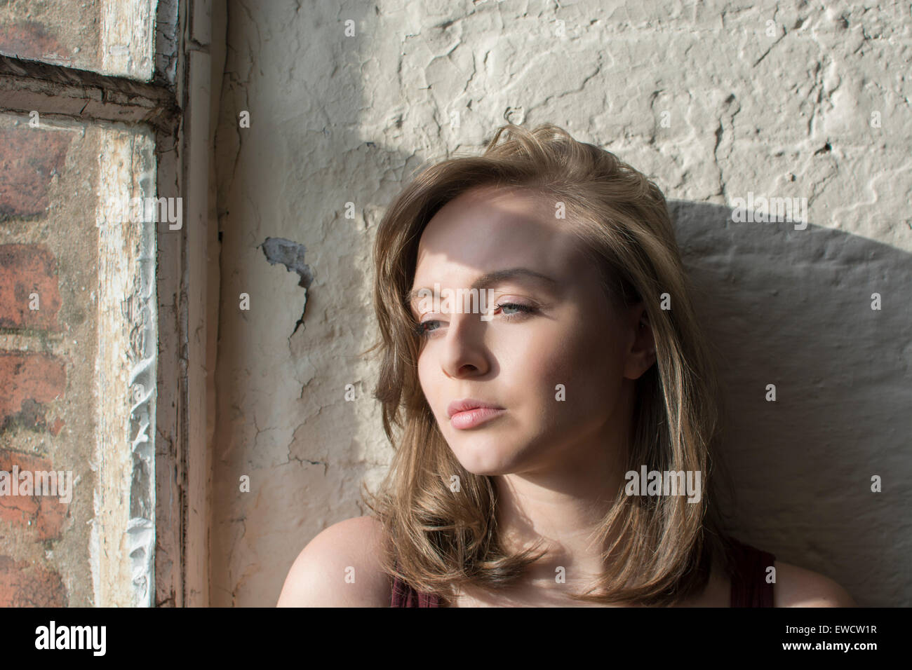 Thoughtful looking woman hi-res stock photography and images - Alamy