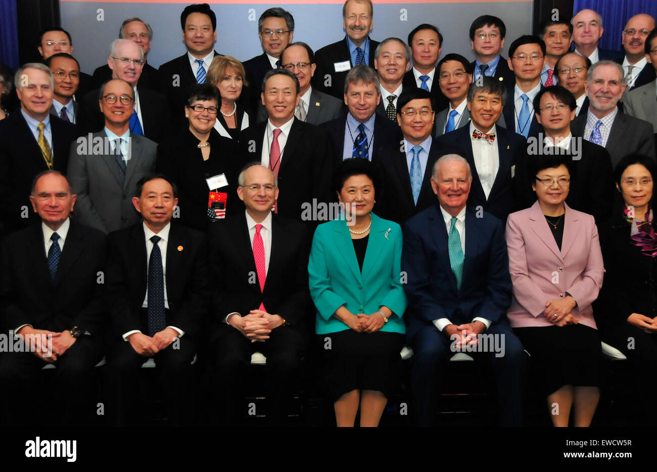 Houston, USA. 22nd June, 2015. Chinese Vice Premier Liu Yandong (C ...