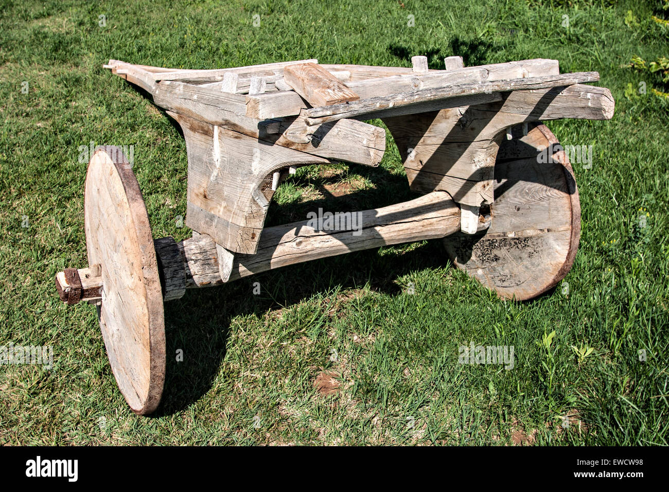 Old tumbrel in garden Stock Photo - Alamy