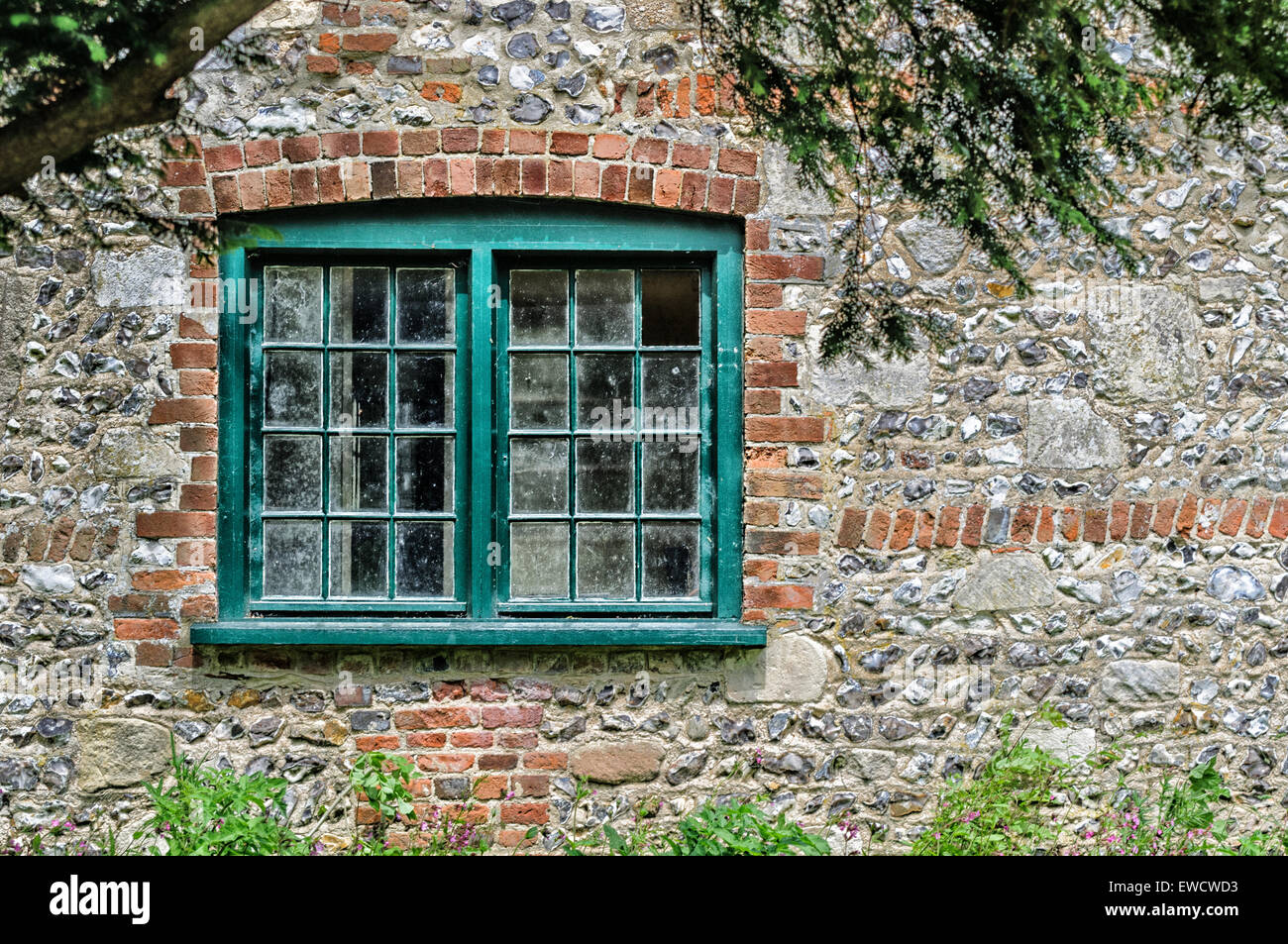 Steel frame window hi-res stock photography and images - Alamy