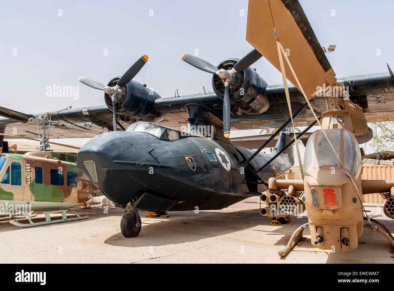 Ah 1g cobra helicopter hi-res stock photography and images - Alamy