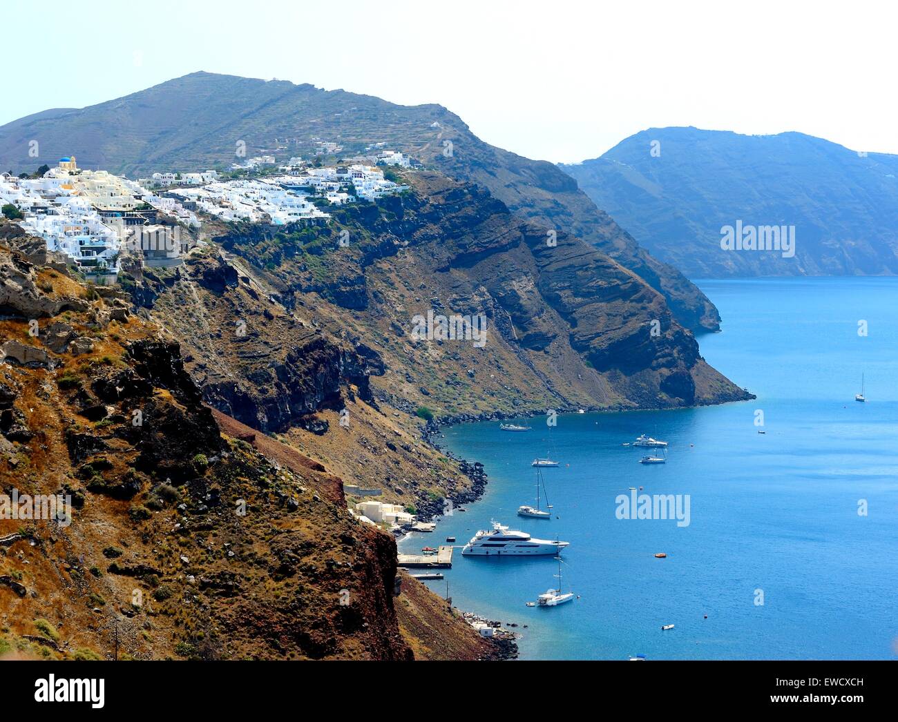 The caldera cliffs in Oia Santorini, Greece Stock Photo - Alamy