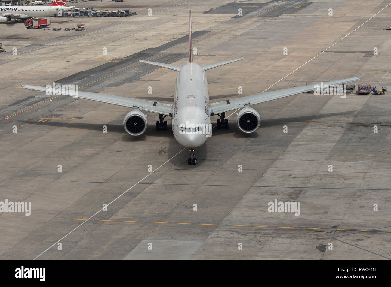 Delta embraer hi-res stock photography and images - Alamy