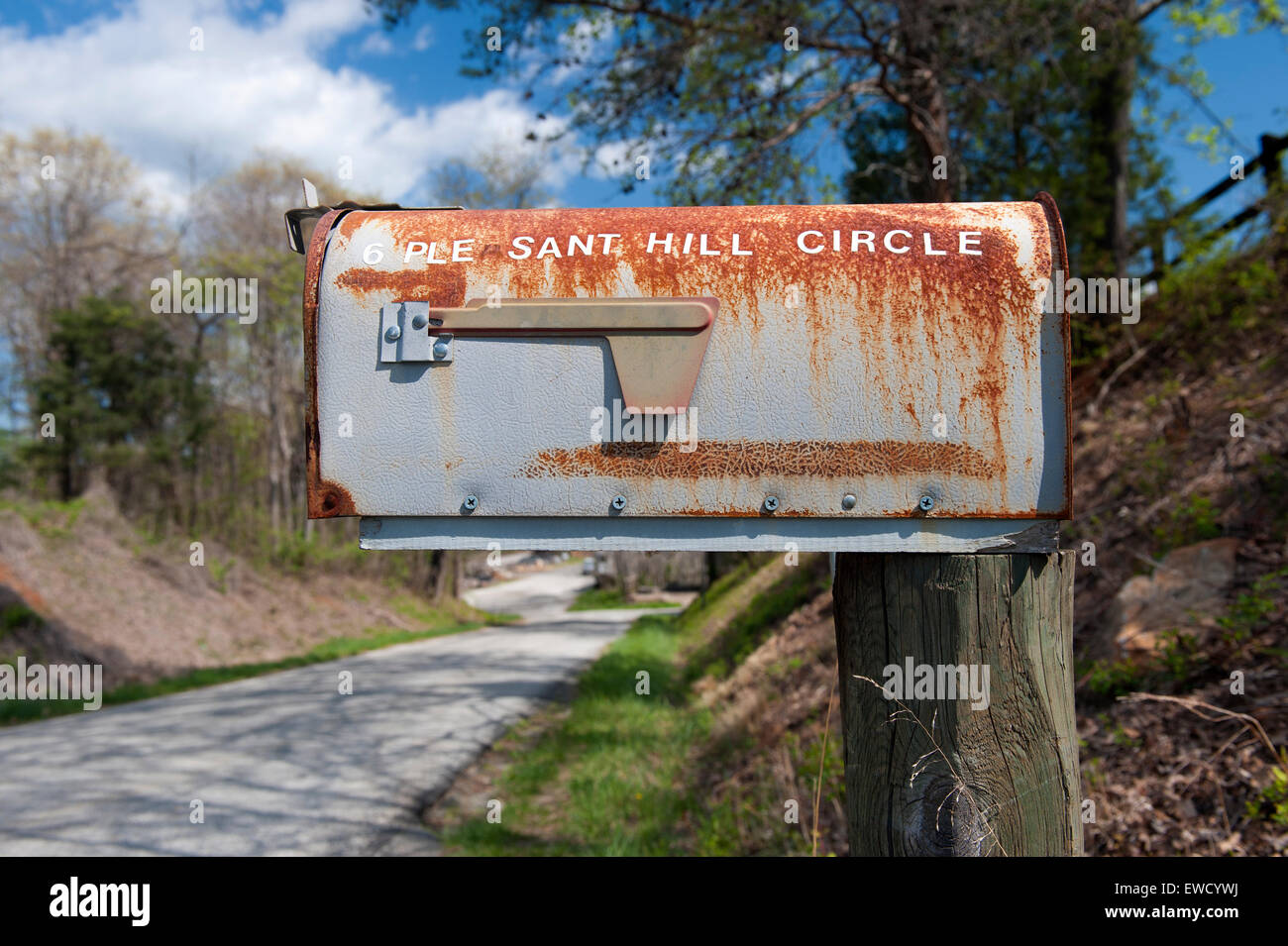 Old metal mailbox mailboxes hi-res stock photography and images - Alamy