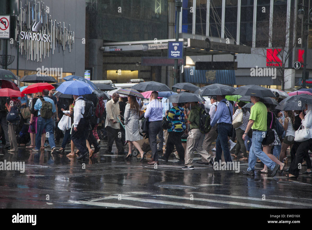 New york rain people umbrella hi-res stock photography and images - Alamy