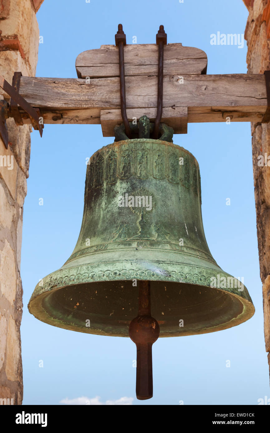 The Bell of an Ancient Battlefield - 英华网