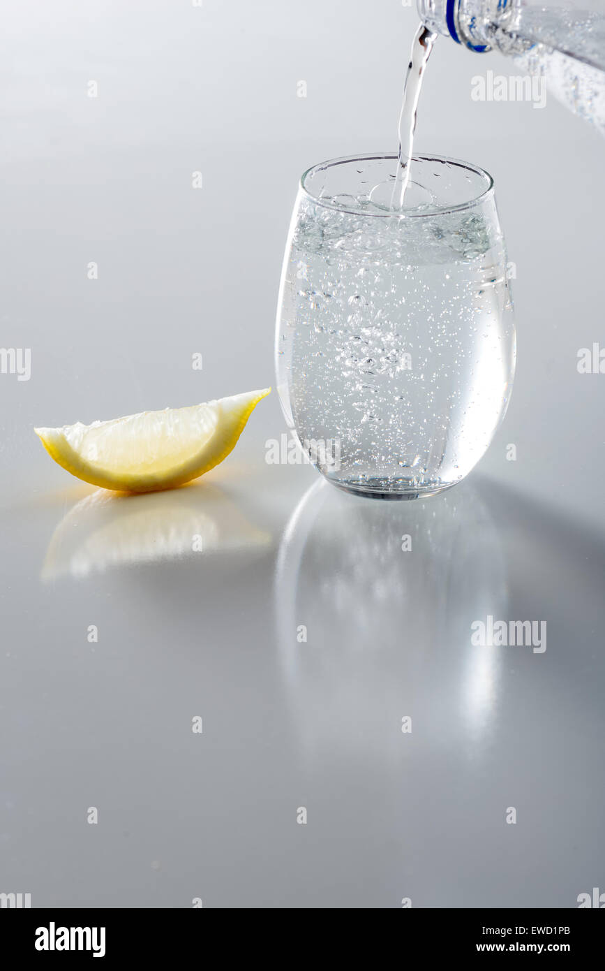 Sparkling water in glass with lemon Stock Photo - Alamy