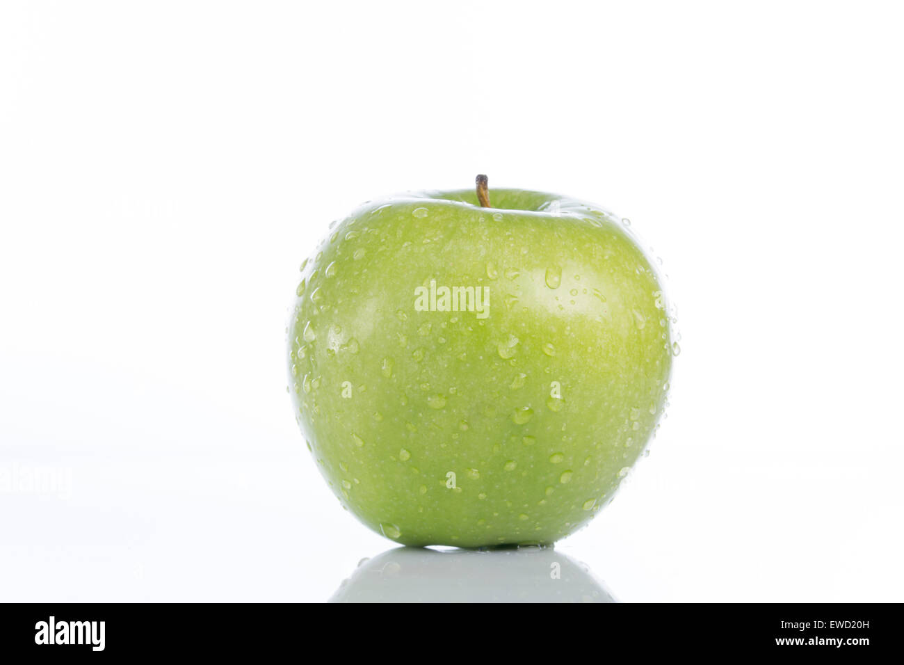 Single green apple isolated on a white background Stock Photo - Alamy