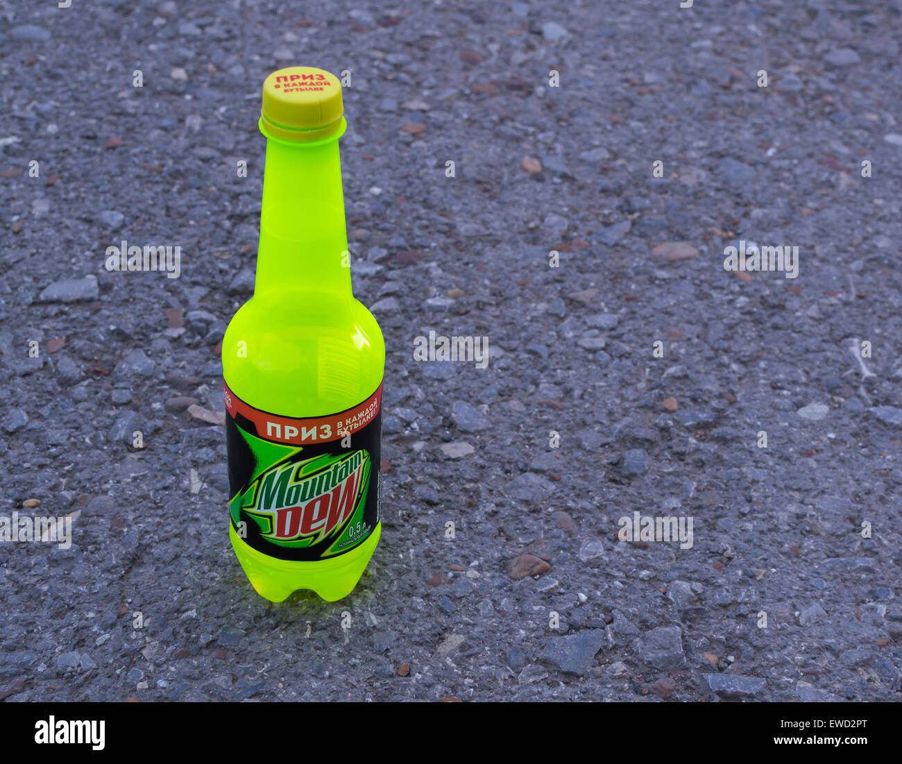 Old Mt Dew Logo 85 Mountain Dew Bottle Stock Photos, High Res