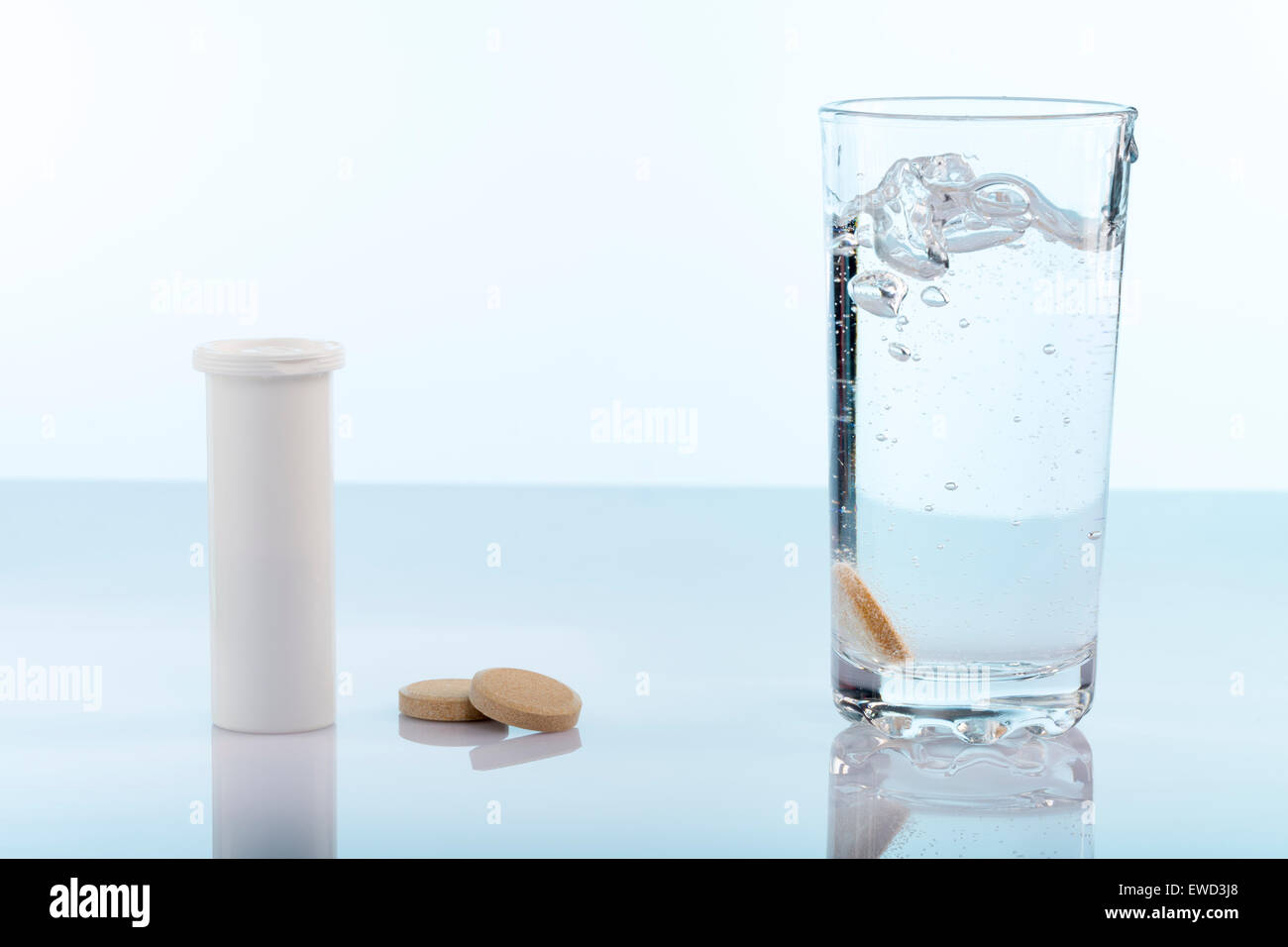 Fizzy water hi-res stock photography and images - Alamy