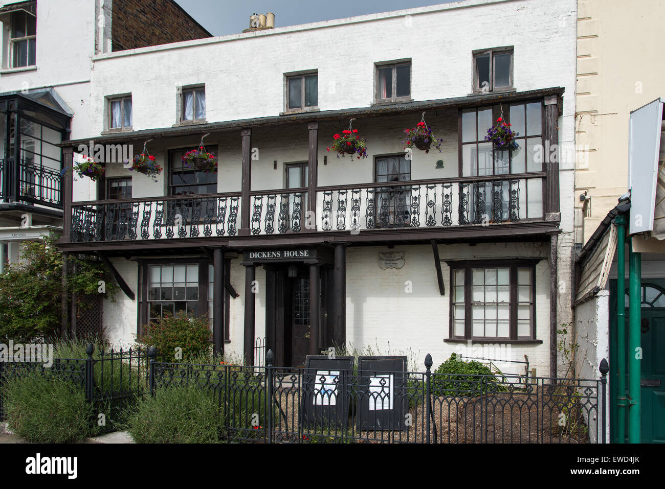 Charles dickens house hi-res stock photography and images - Alamy