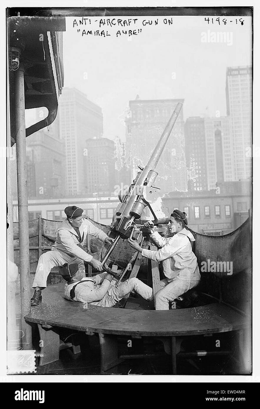 Naval anti aircraft gun hi-res stock photography and images - Alamy