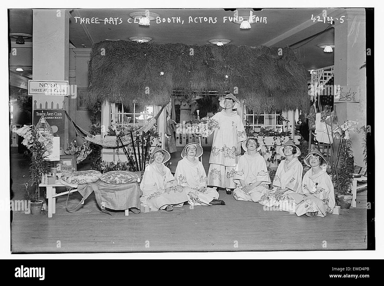 Fundraising booth hi-res stock photography and images - Alamy