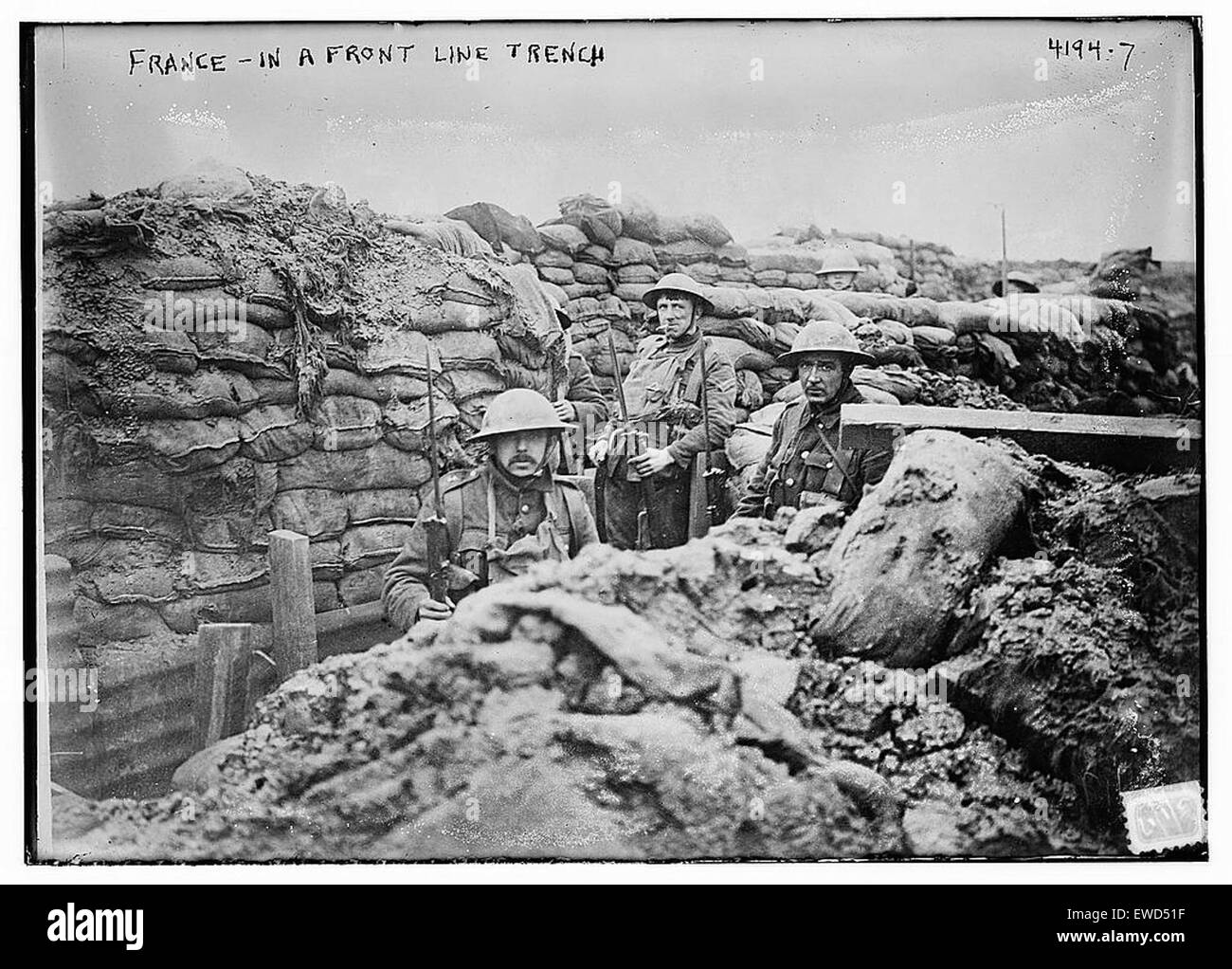 French soldiers on duty in a trench hi-res stock photography and images ...
