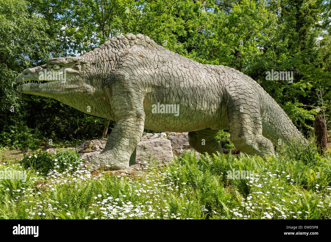 Crystal Palace Park, sculptures of dinosaurs, London England United ...