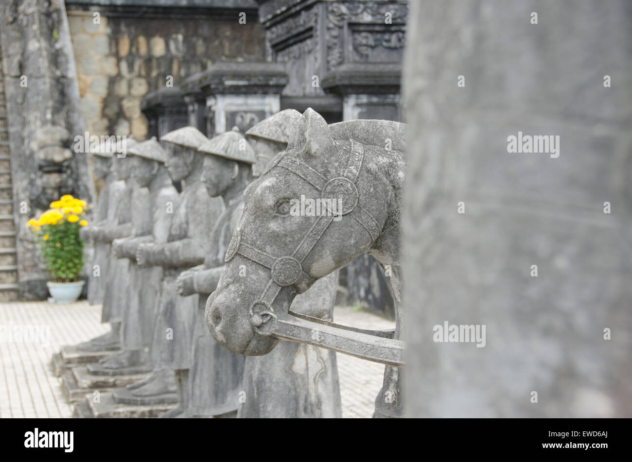 The citadel in Hue stone face statues of soldiers Stock Photo - Alamy