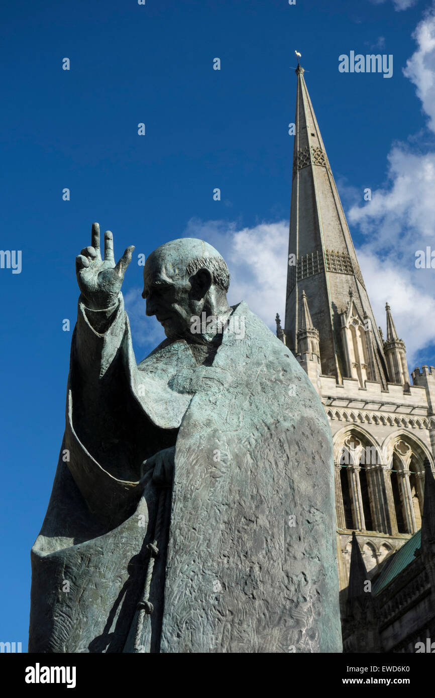 Saint richard sculpture hi-res stock photography and images - Alamy