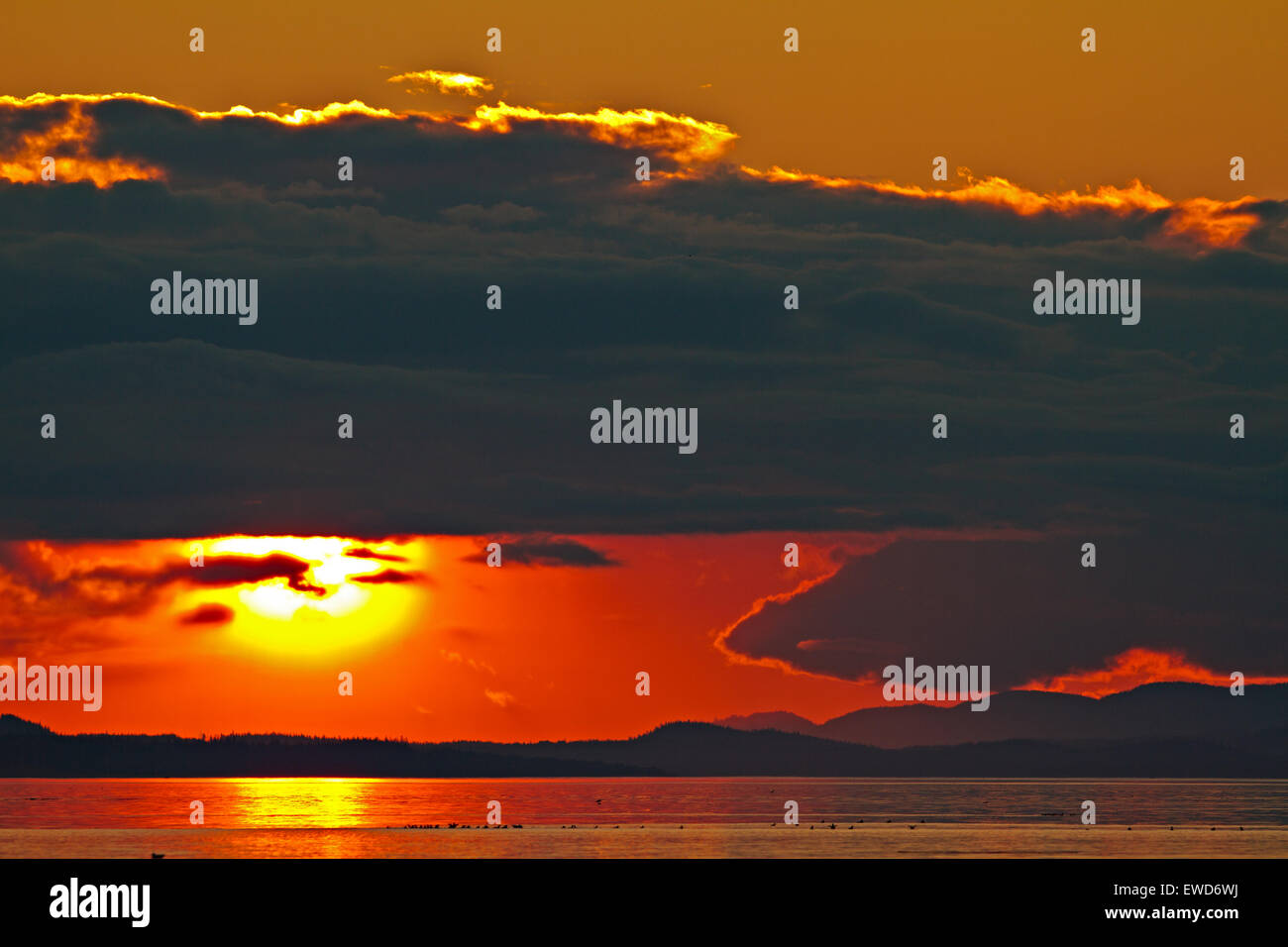 Red cloud cover at sunset hi-res stock photography and images - Alamy