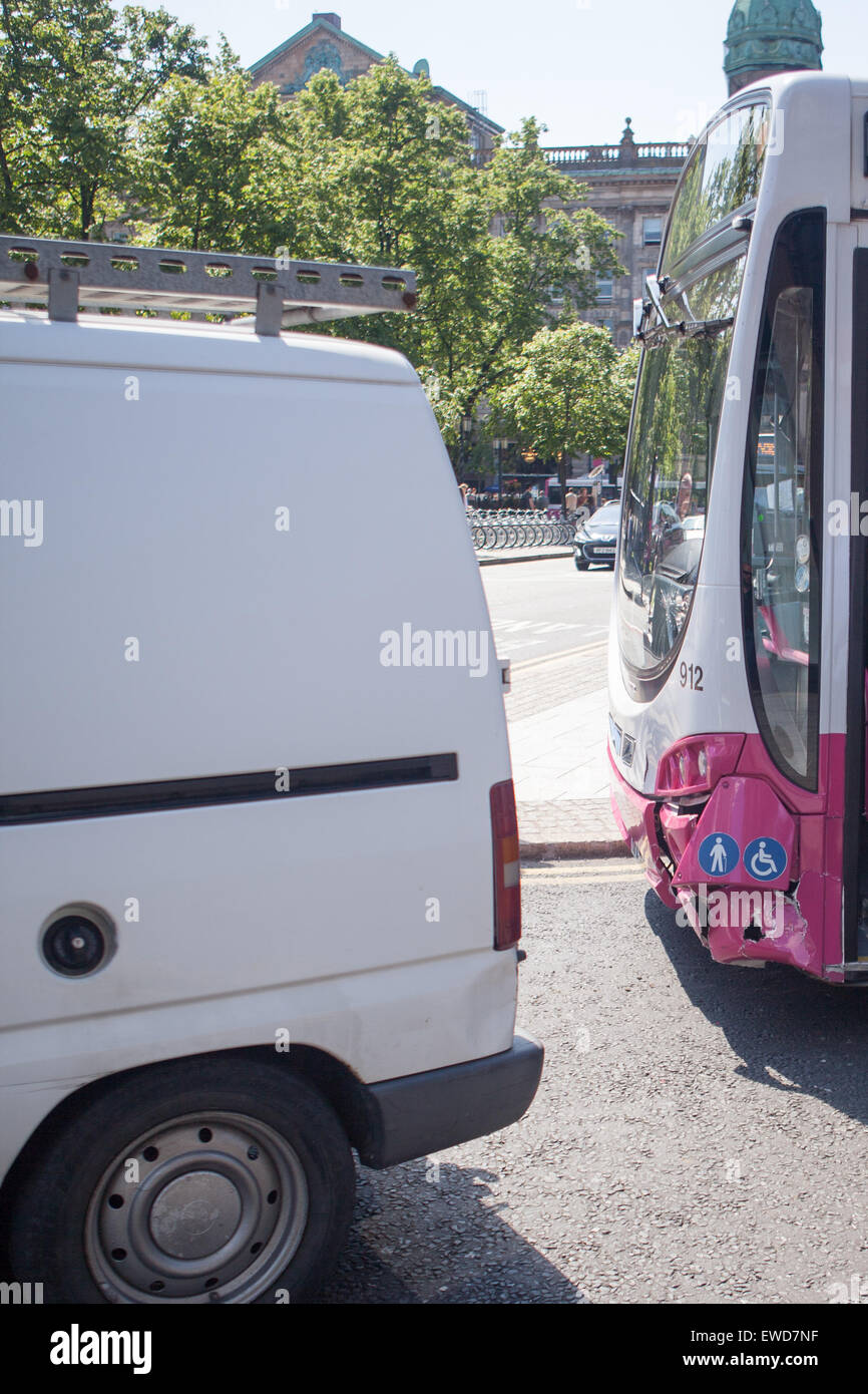 Metro bus belfast hi-res stock photography and images - Alamy