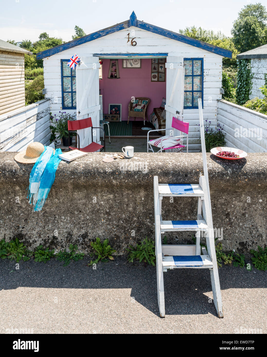 Summer hut hi-res stock photography and images - Alamy