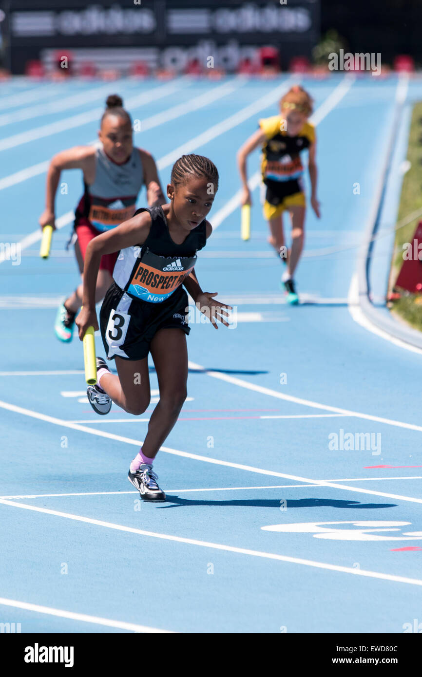 Relay runners start hi-res stock photography and images - Alamy