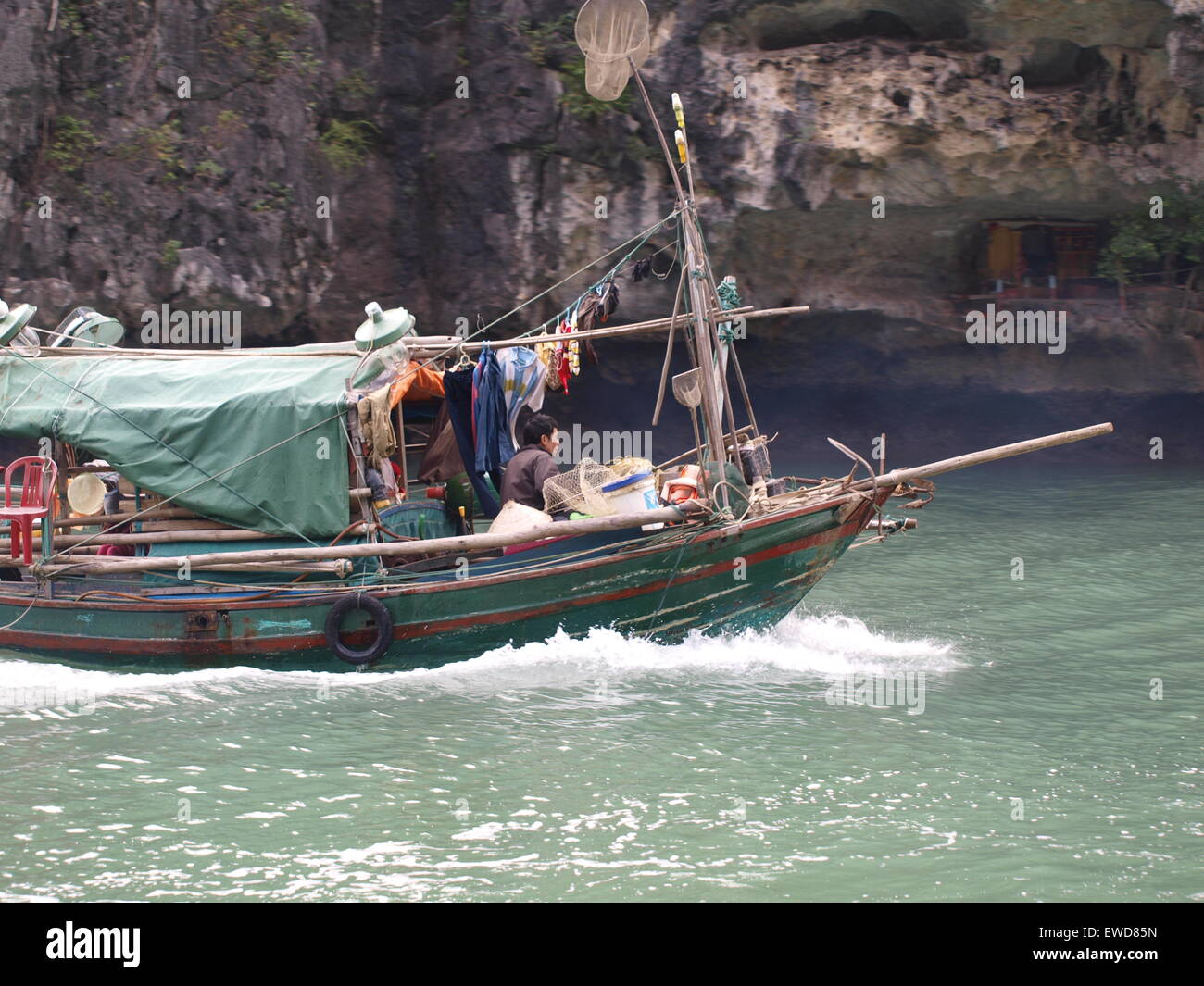 shanty boat in Vietnam Ha long bay fisherman fishing village green ...