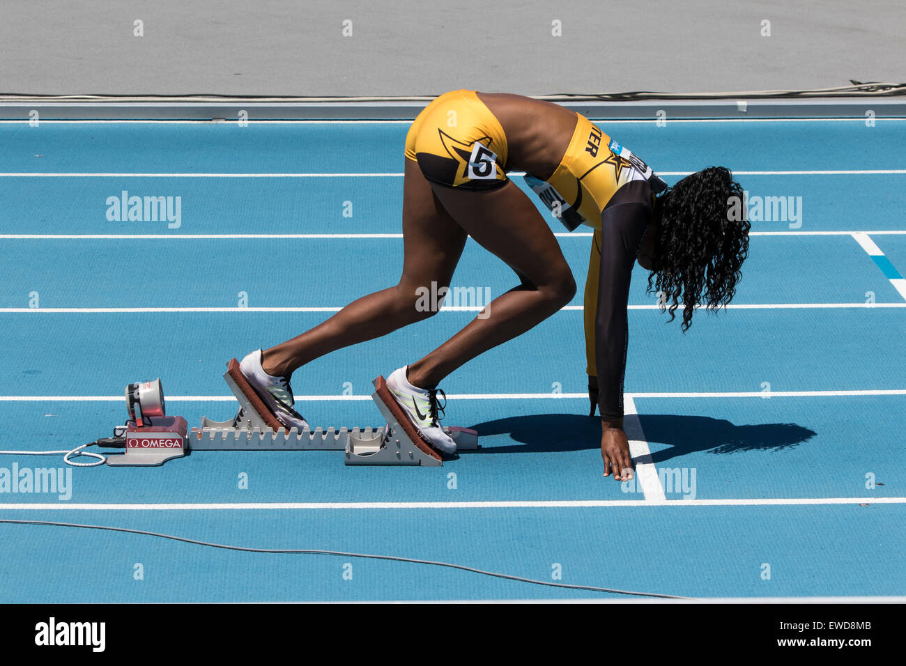 Athletics woman start 400m race hi-res stock photography and images - Alamy