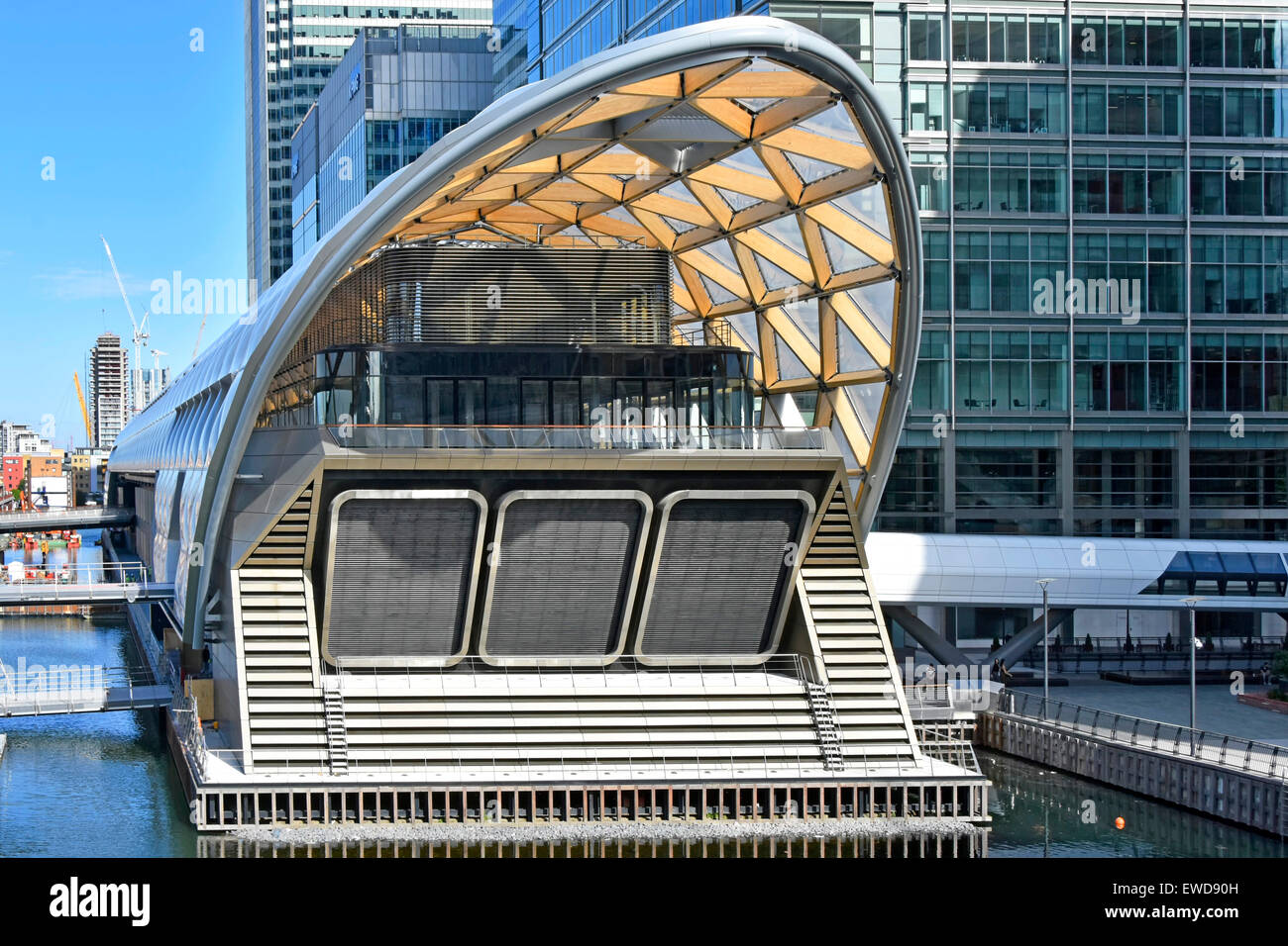Crossrail Place a new retail & roof garden complex built above the new ...