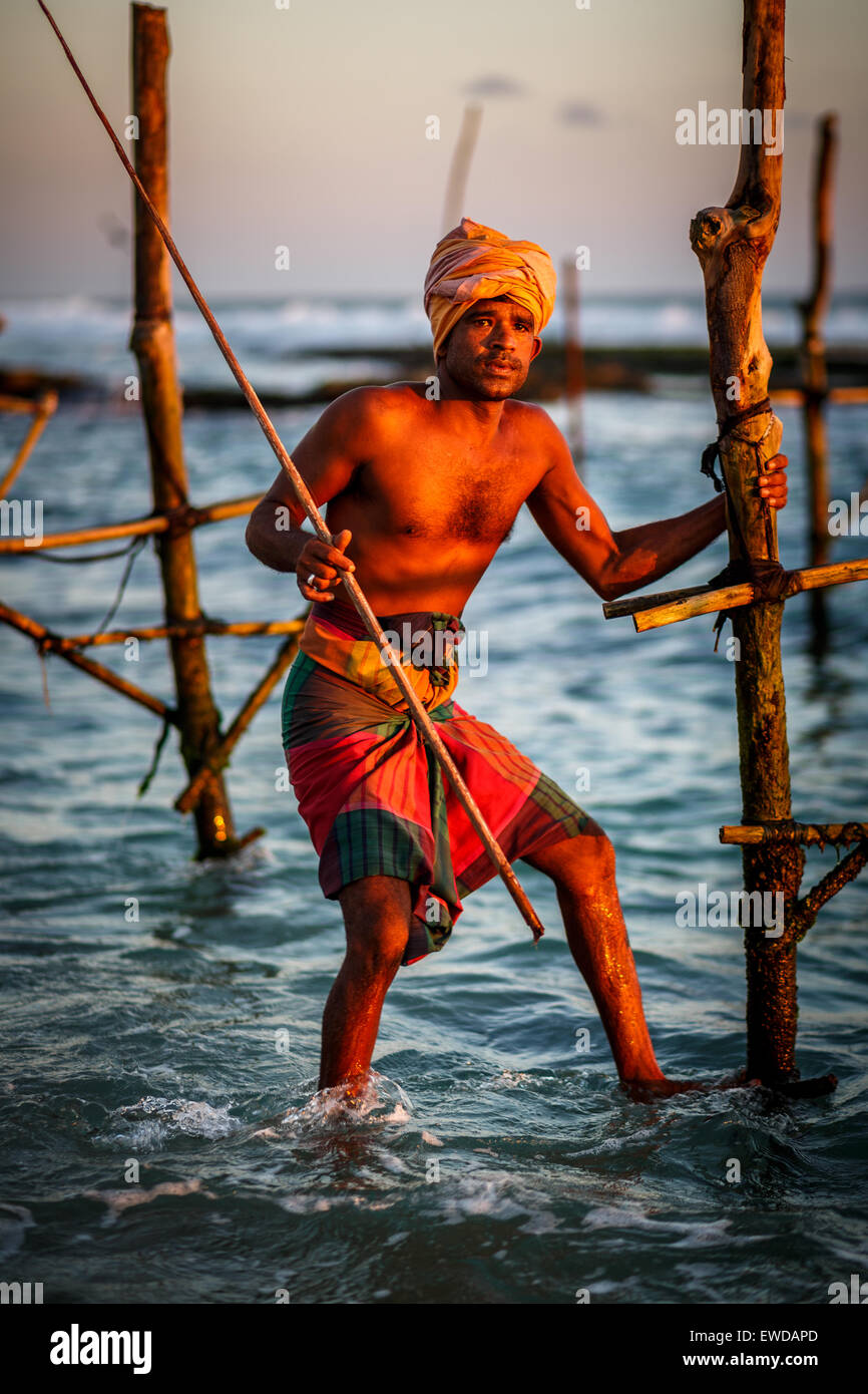 Stick fishermen Sri Lanka Stock Photo - Alamy