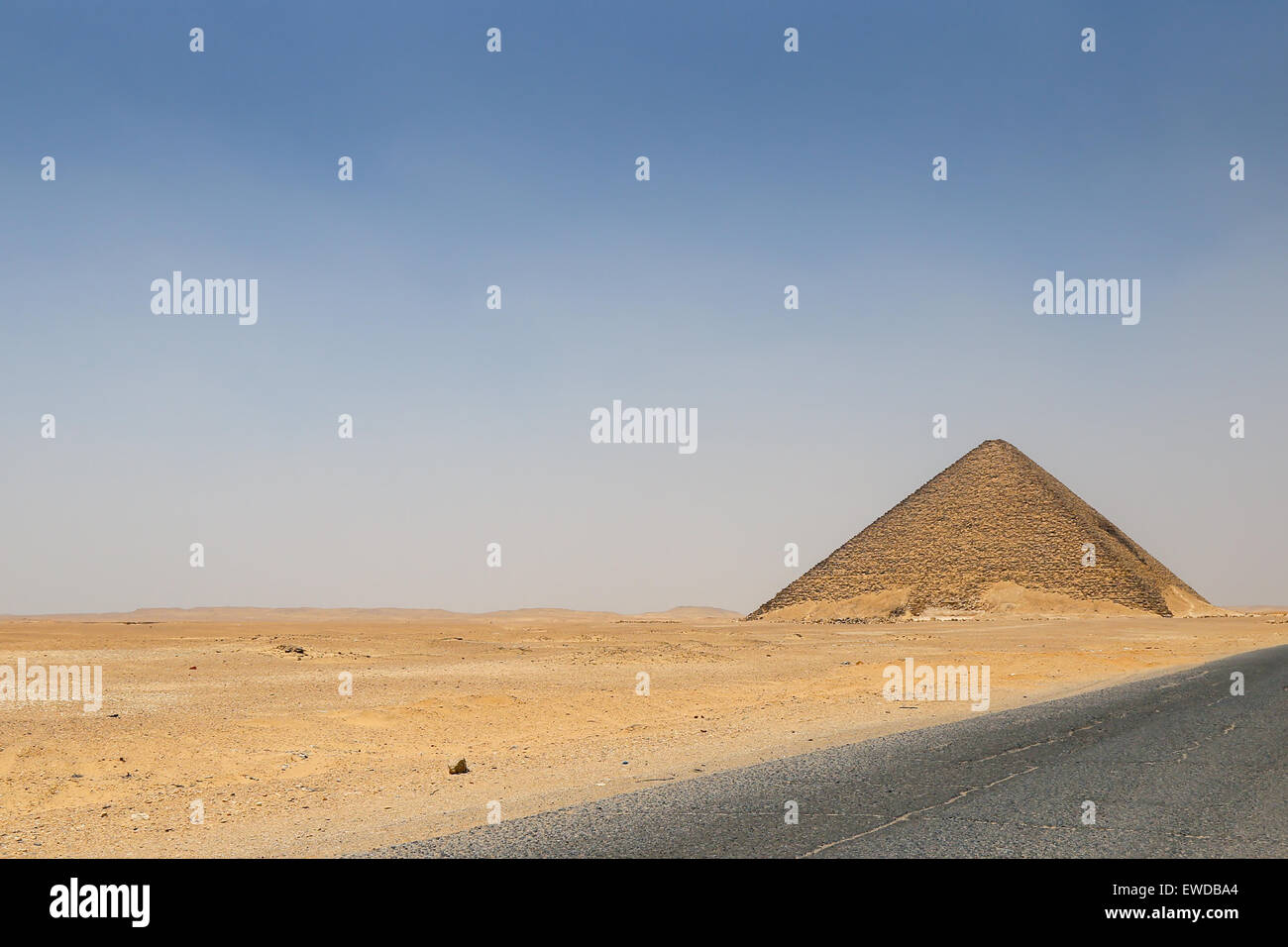 Pyramid of sand hi-res stock photography and images - Alamy