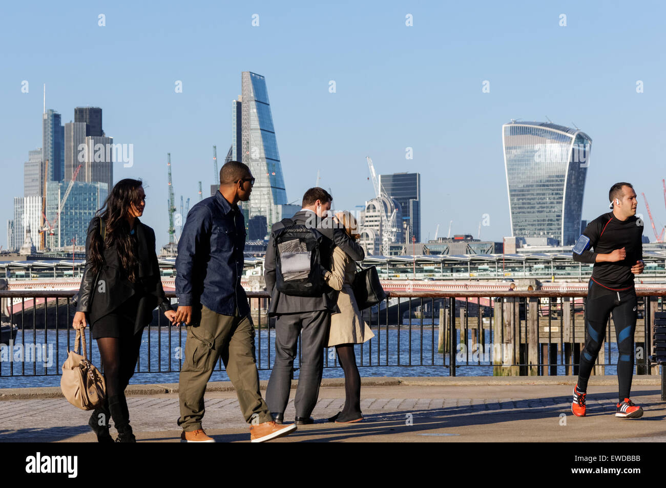 City workers london bridge young hi-res stock photography and images ...