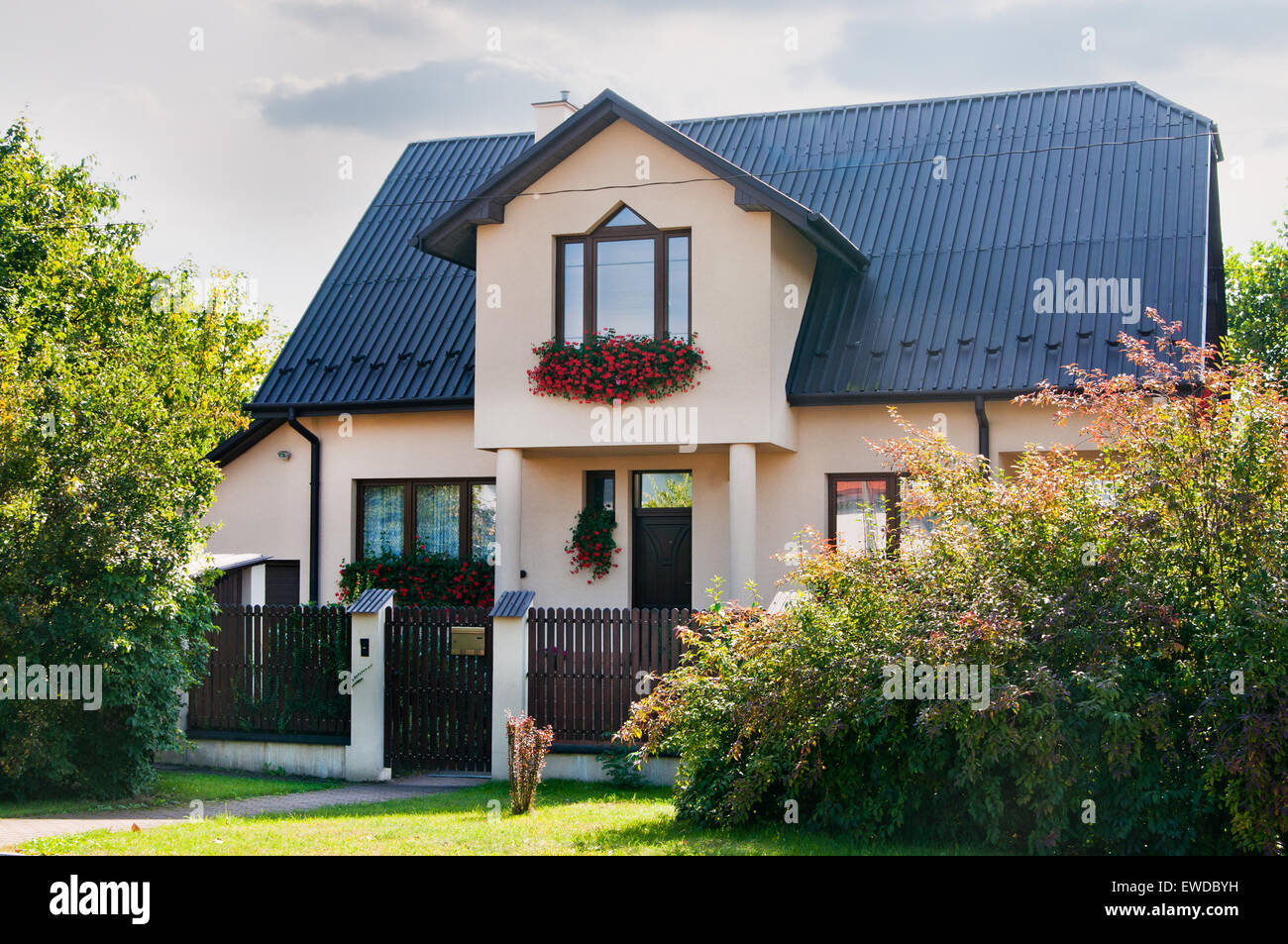 Two storey structure hi-res stock photography and images - Alamy