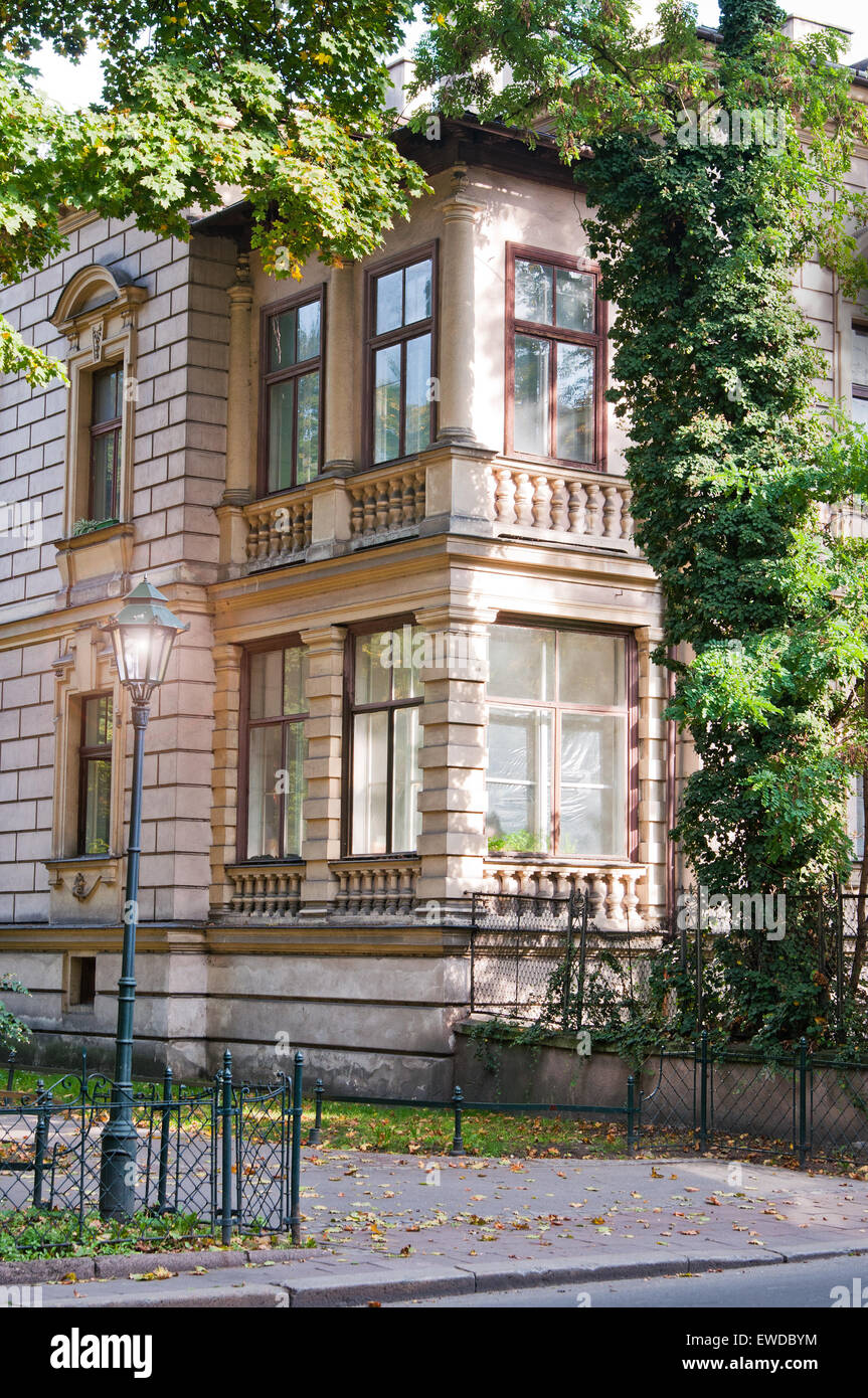 Old house hi-res stock photography and images - Alamy