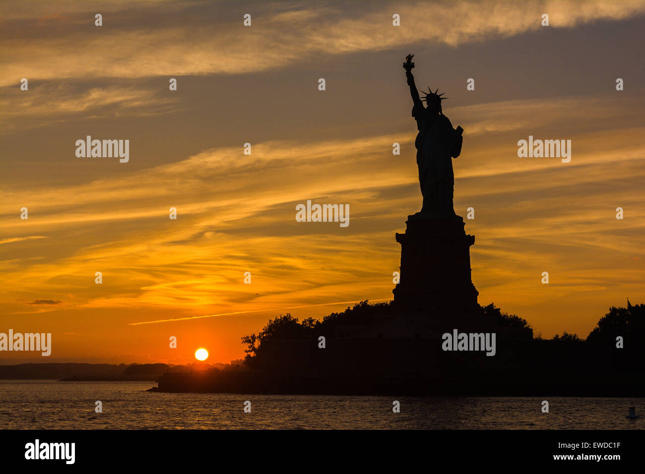 Statue of liberty sunset hi-res stock photography and images - Alamy