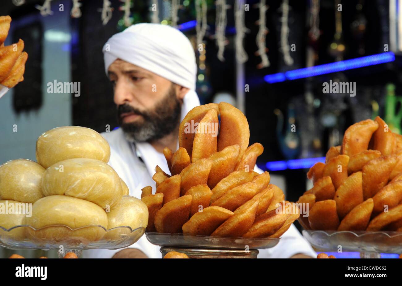 Damascus, Syria. 23rd June, 2015. Syrian street vendors prepare special ...