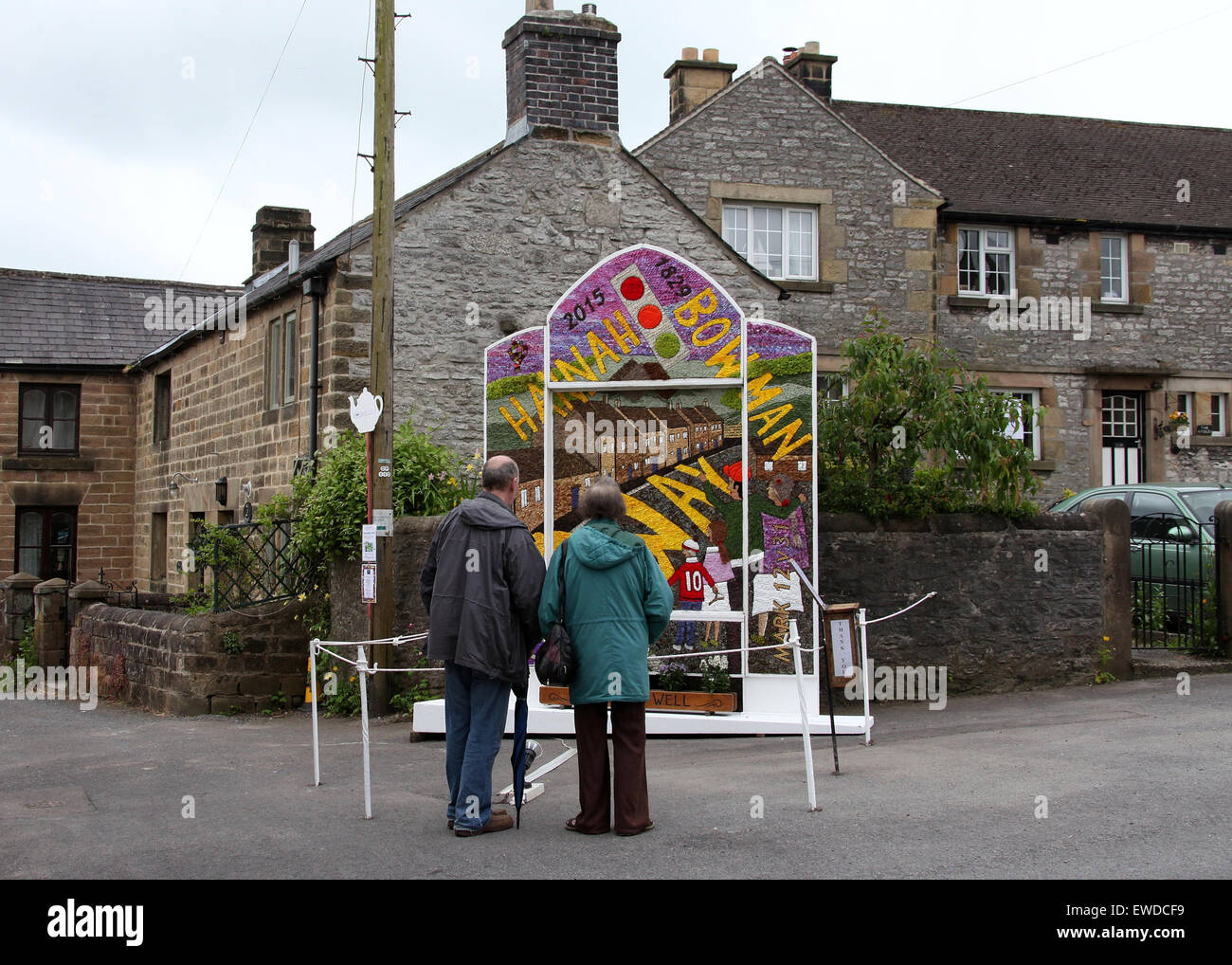 Well Dressing Week in the Derbyshire Village of Youlgreave Stock Photo ...