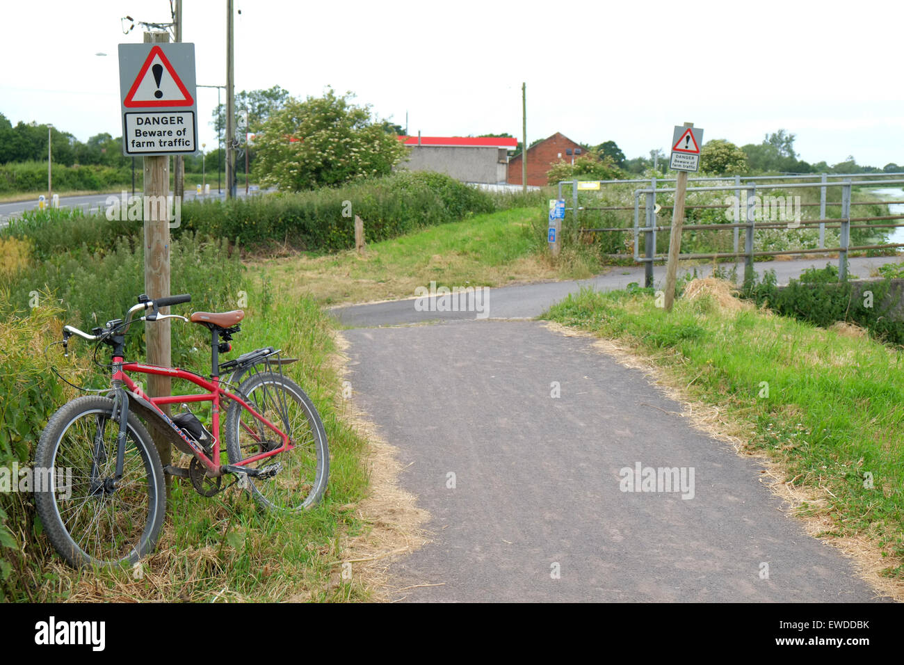 Segregated cycle track in Conglesbury adjacent to the A370, June 2015 ...