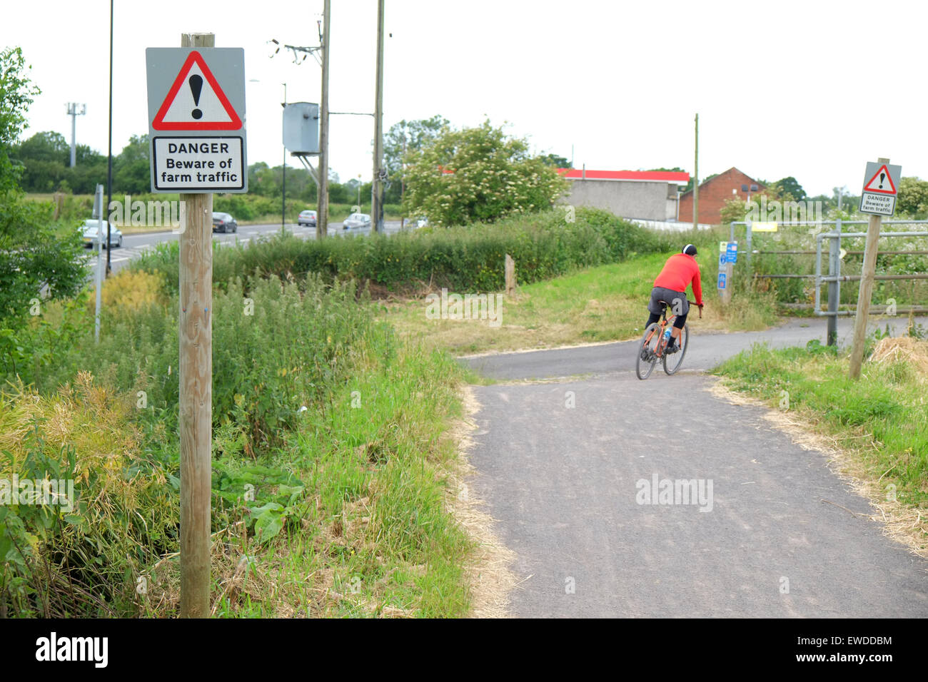 Segregated cycle track in Conglesbury adjacent to the A370, June 2015 ...
