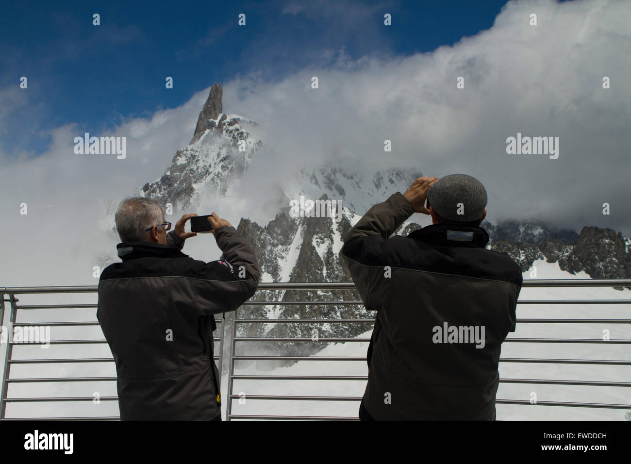 Massif du mont blanc dent du geant summit 3 hi-res stock photography ...